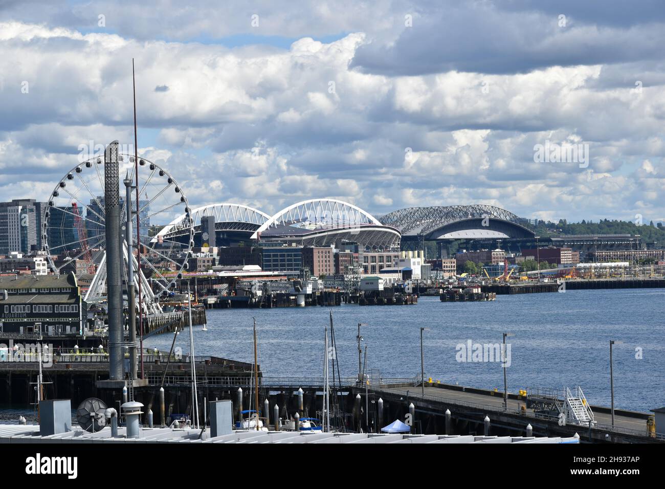 The Seattle waterfront skyline Stock Photo - Alamy