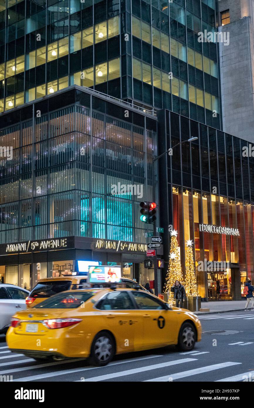 Fifth Avenue in New York City is a luxury shopping area, USA 2021 Stock ...