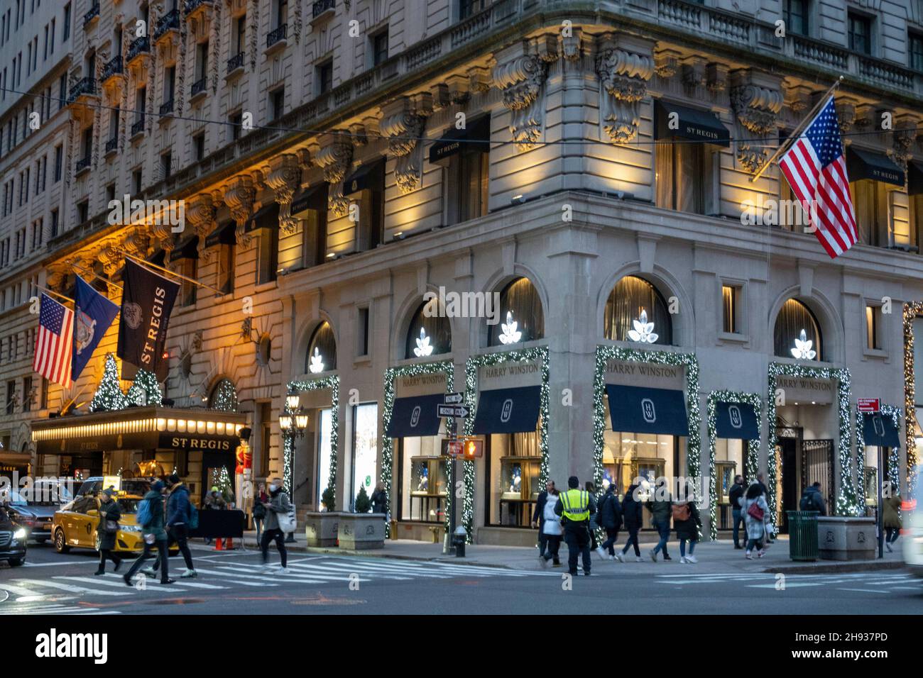 York city shopping area hi-res stock photography and images - Alamy