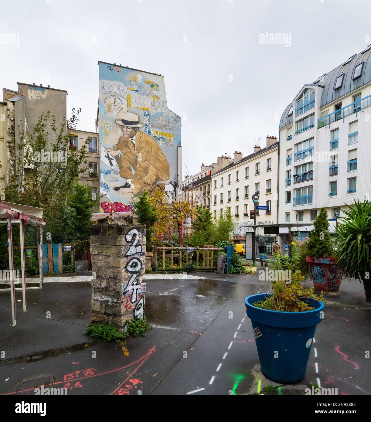 Paris, France - November 14th 2021: Urban green and paintings on Place ...