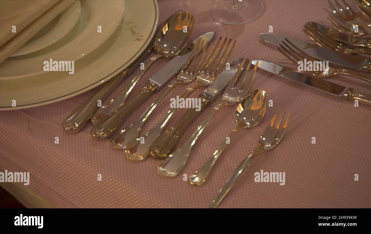 Luxury meal footage hi-res stock photography and images - Alamy
