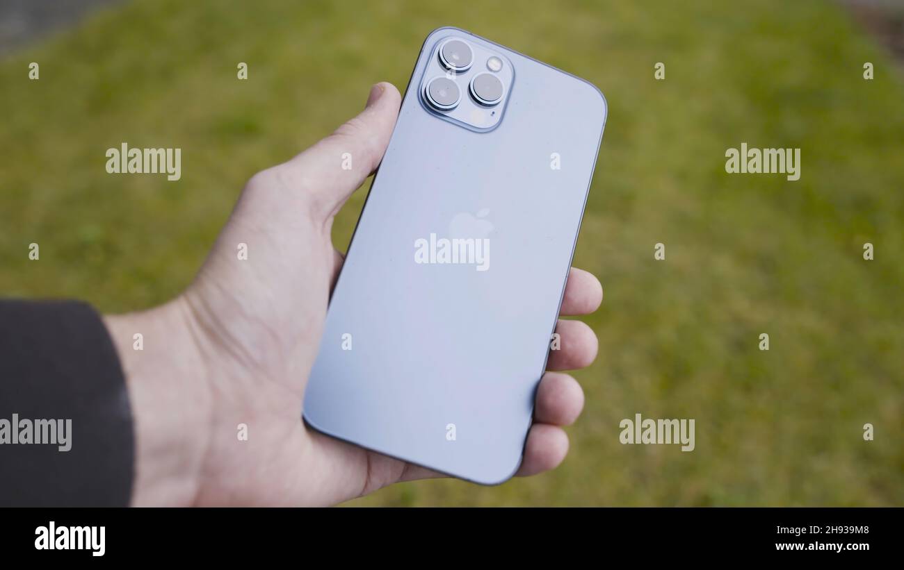 Youtube green screen hi-res stock photography and images - Alamy