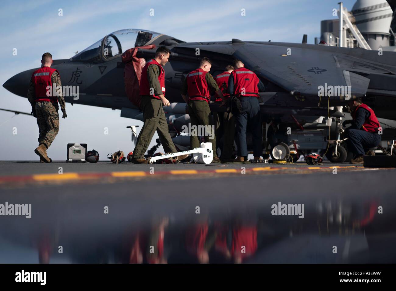 Marines assigned to Marine Medium Tiltrotor Squadron 263, 22nd Marine ...