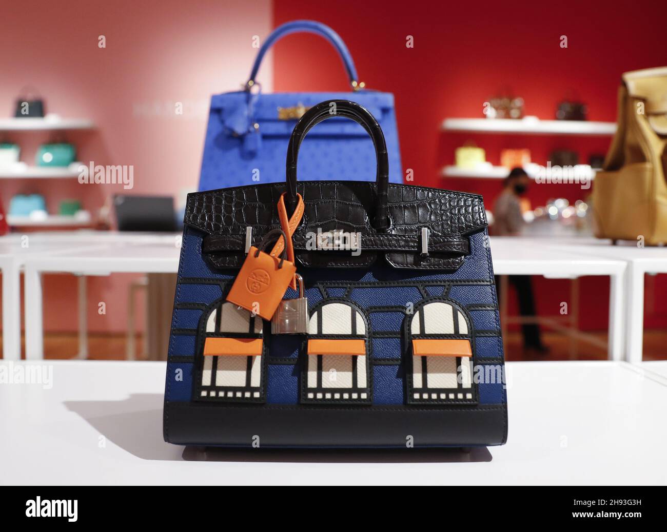 Hermes birkin display hi-res stock photography and images - Alamy