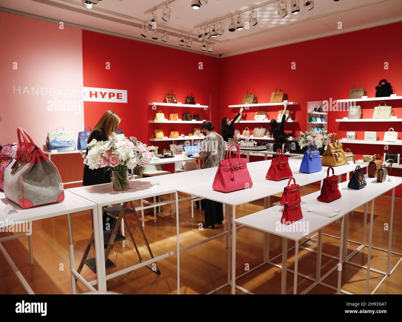 Hermes birkin display hi-res stock photography and images - Alamy