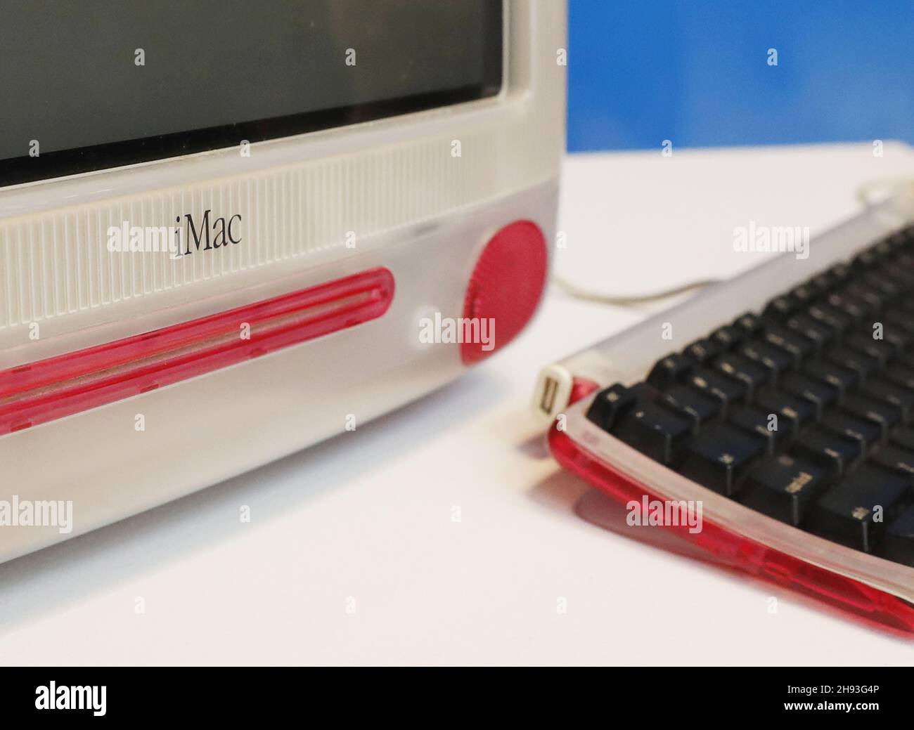 New York, USA. 03rd Dec, 2021. A Strawberry iMac Apple Computer Inc ...