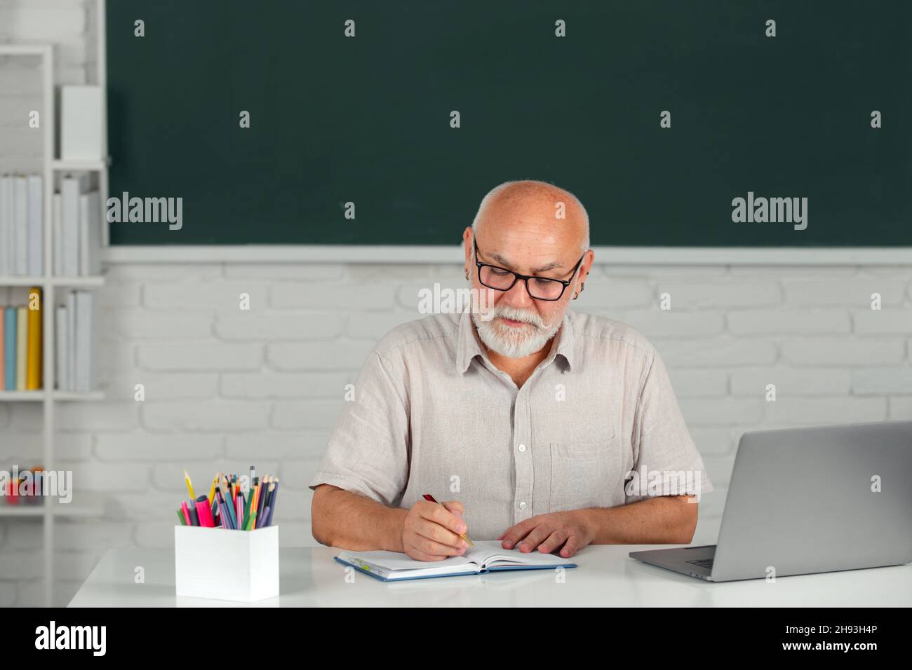Retired teacher hi-res stock photography and images - Alamy