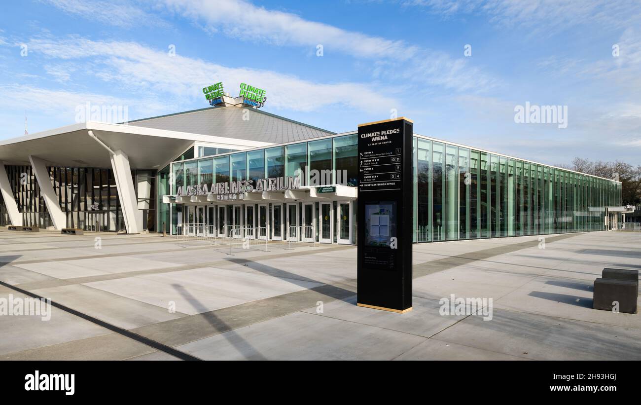 American airlines arena center stadium hi-res stock photography and ...