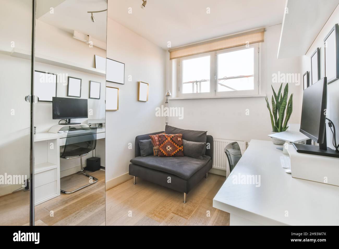 Luxury study hi-res stock photography and images - Alamy