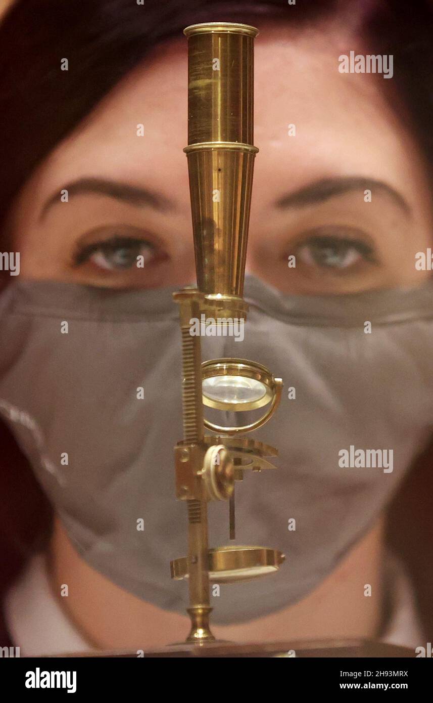 Darwin family microscope hi-res stock photography and images - Alamy