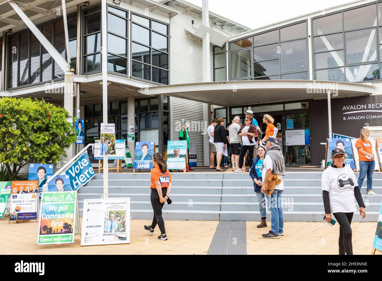 Avalon beach polling station hi-res stock photography and images - Alamy