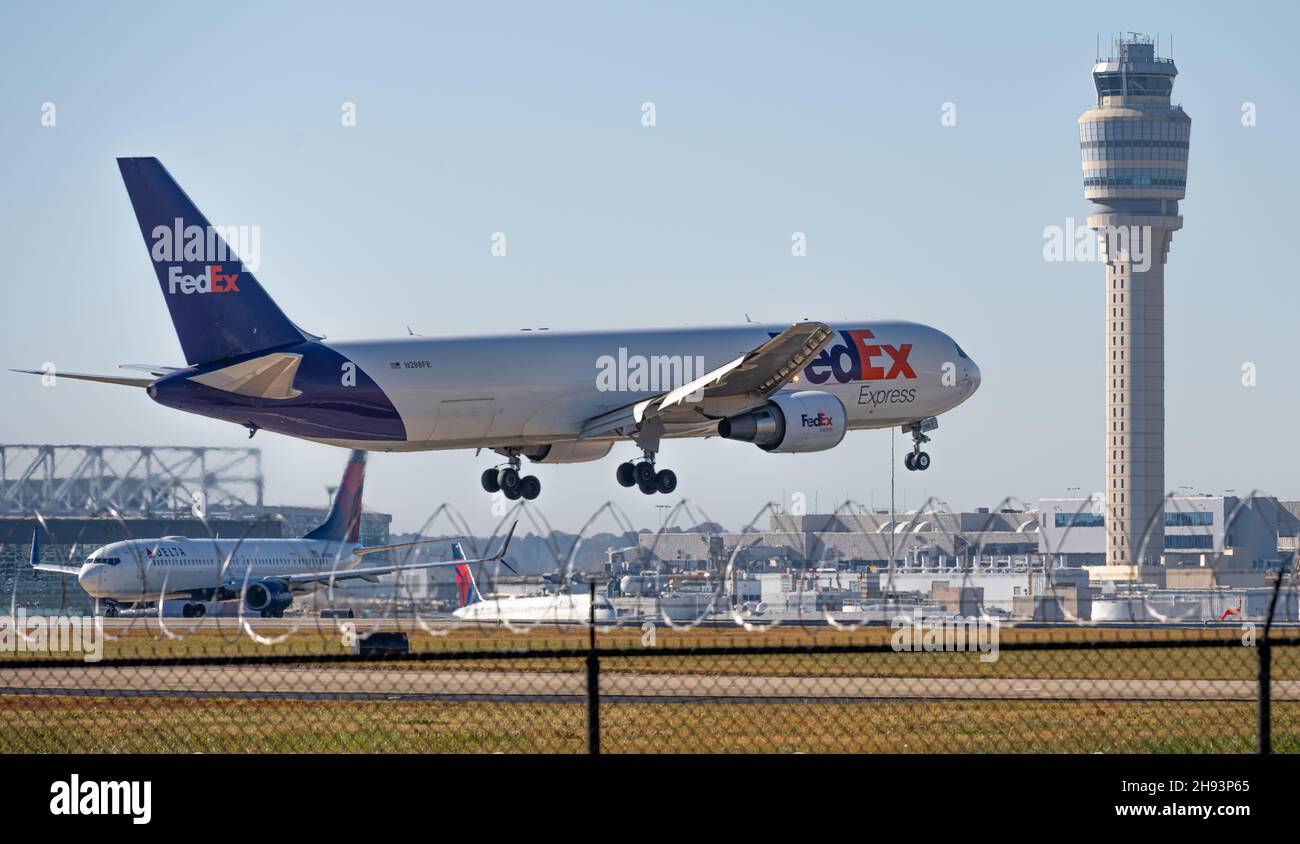 FedEx Express jet landing at Hartsfield-Jackson Atlanta International ...