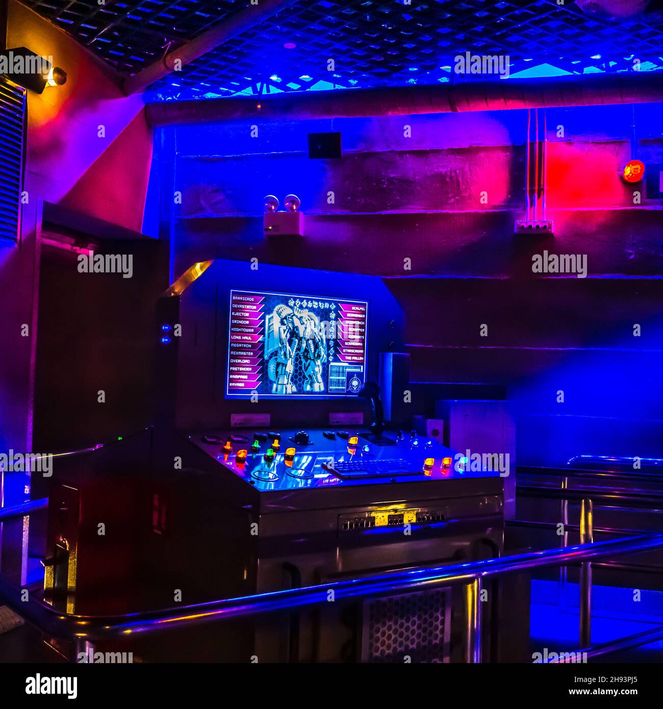 Inside view of TRANSFORMERS The Ride, The Ultimate 3D Battle in ...