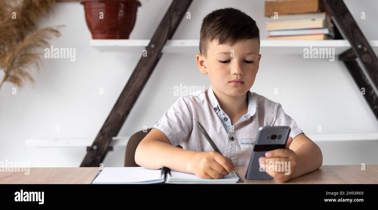 Learning how to use a telephone hi-res stock photography and images - Alamy