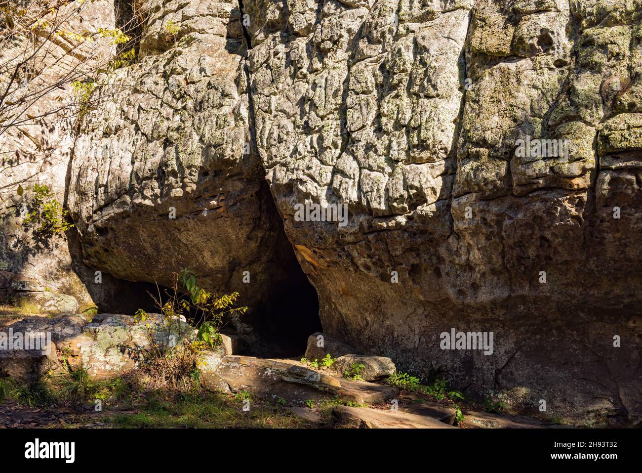 Nature cave of Robbers Cave State Park at Oklahoma Stock Photo - Alamy