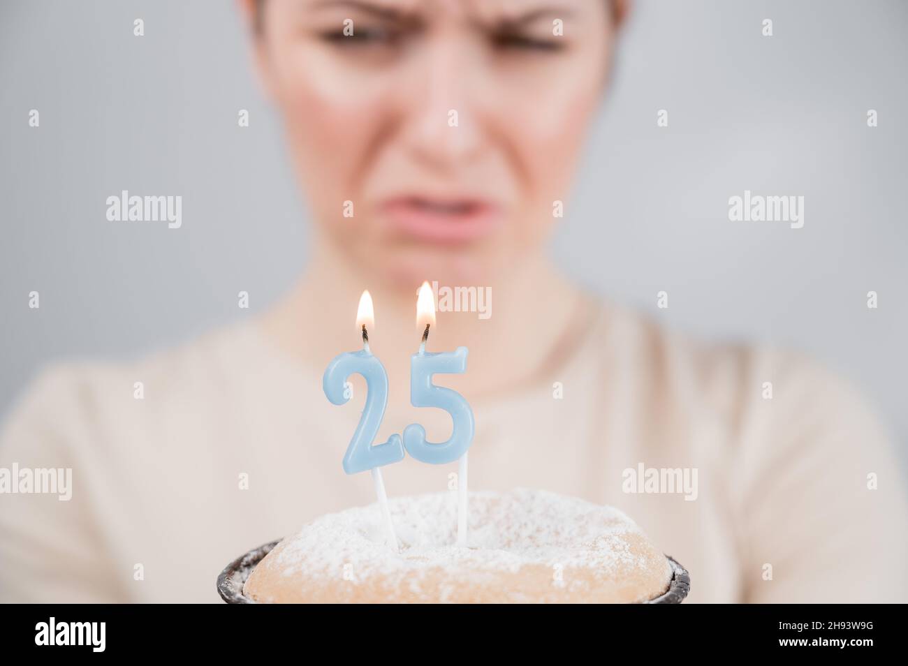 Female birthday cake crying hi-res stock photography and images - Alamy