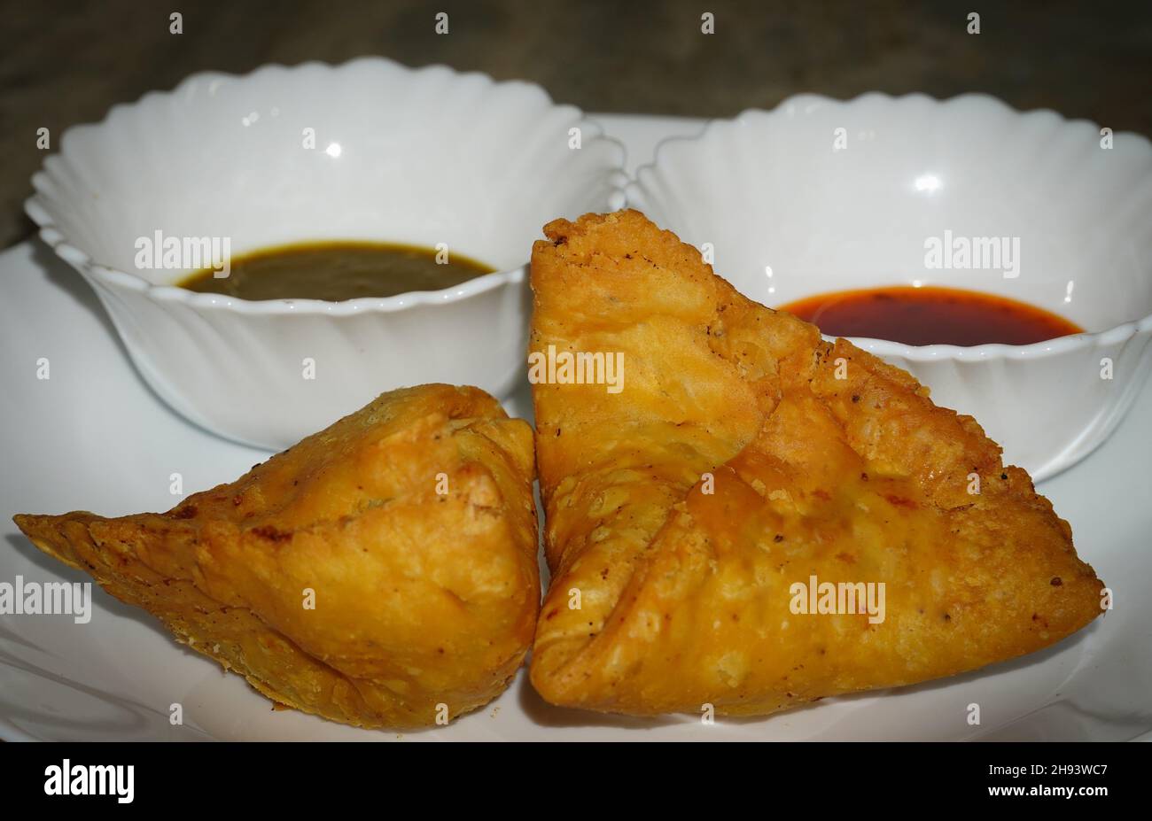 Indian potato samosa hi-res stock photography and images - Alamy