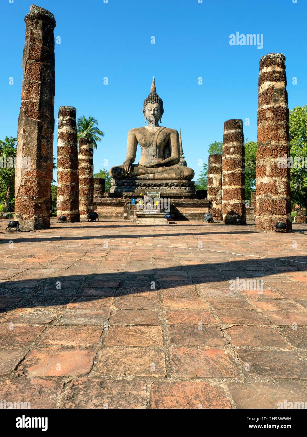 Buddha Statue, Wat Mahathat, Geschichtspark Sukhothai, UNESCO Weltkulturerbe, Mueang Kao ...