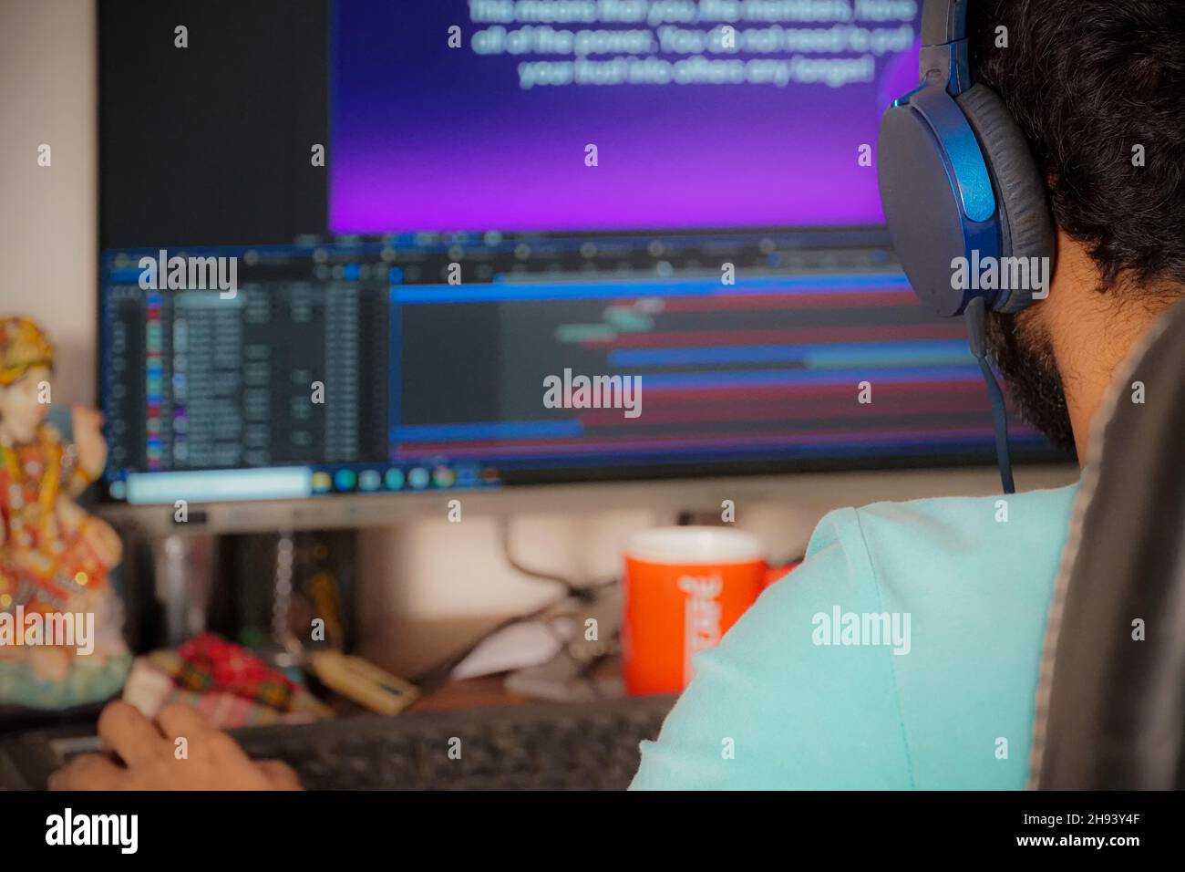 Video editor hi-res stock photography and images - Alamy