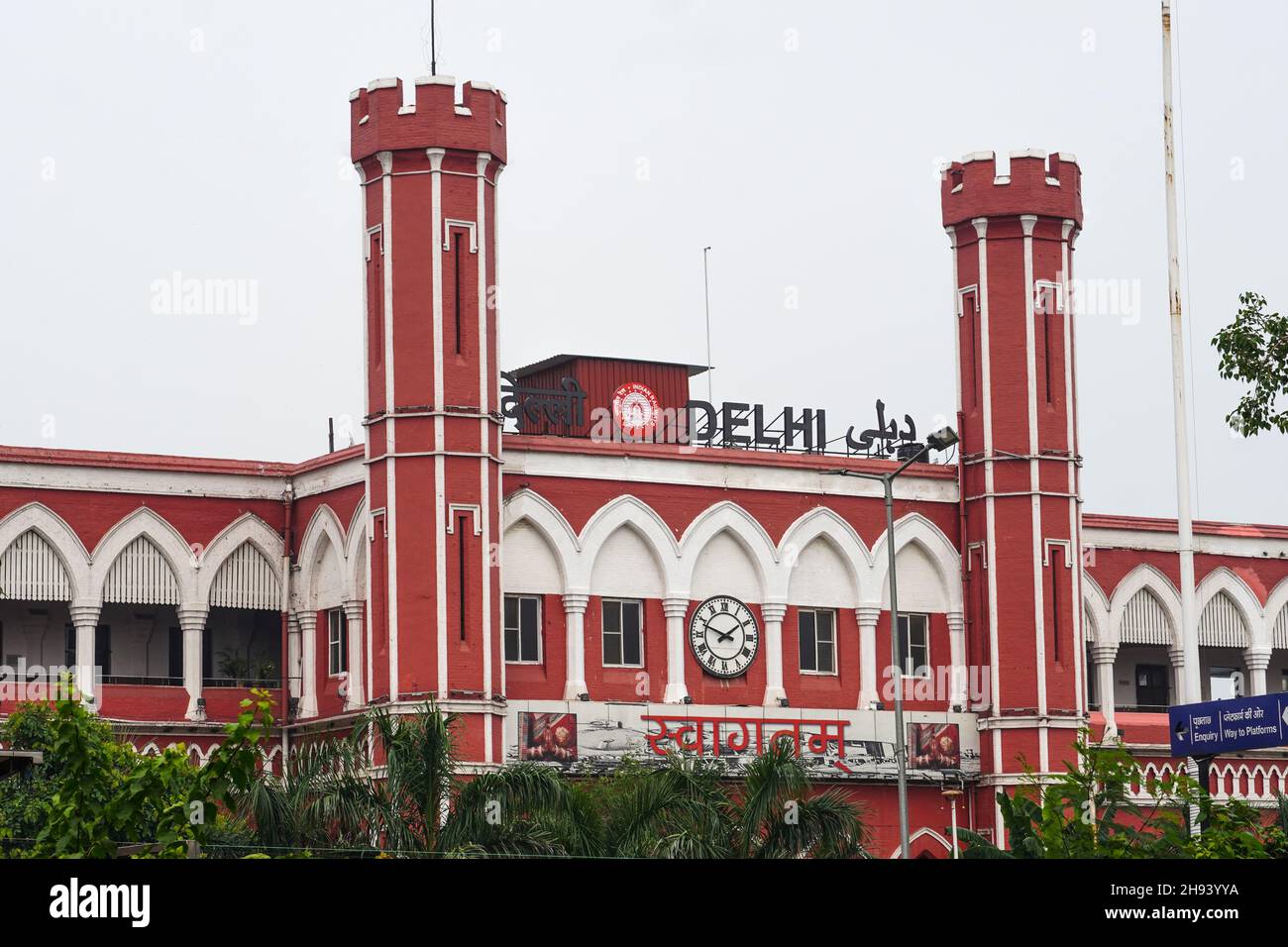 New delhi railway station hi-res stock photography and images - Alamy