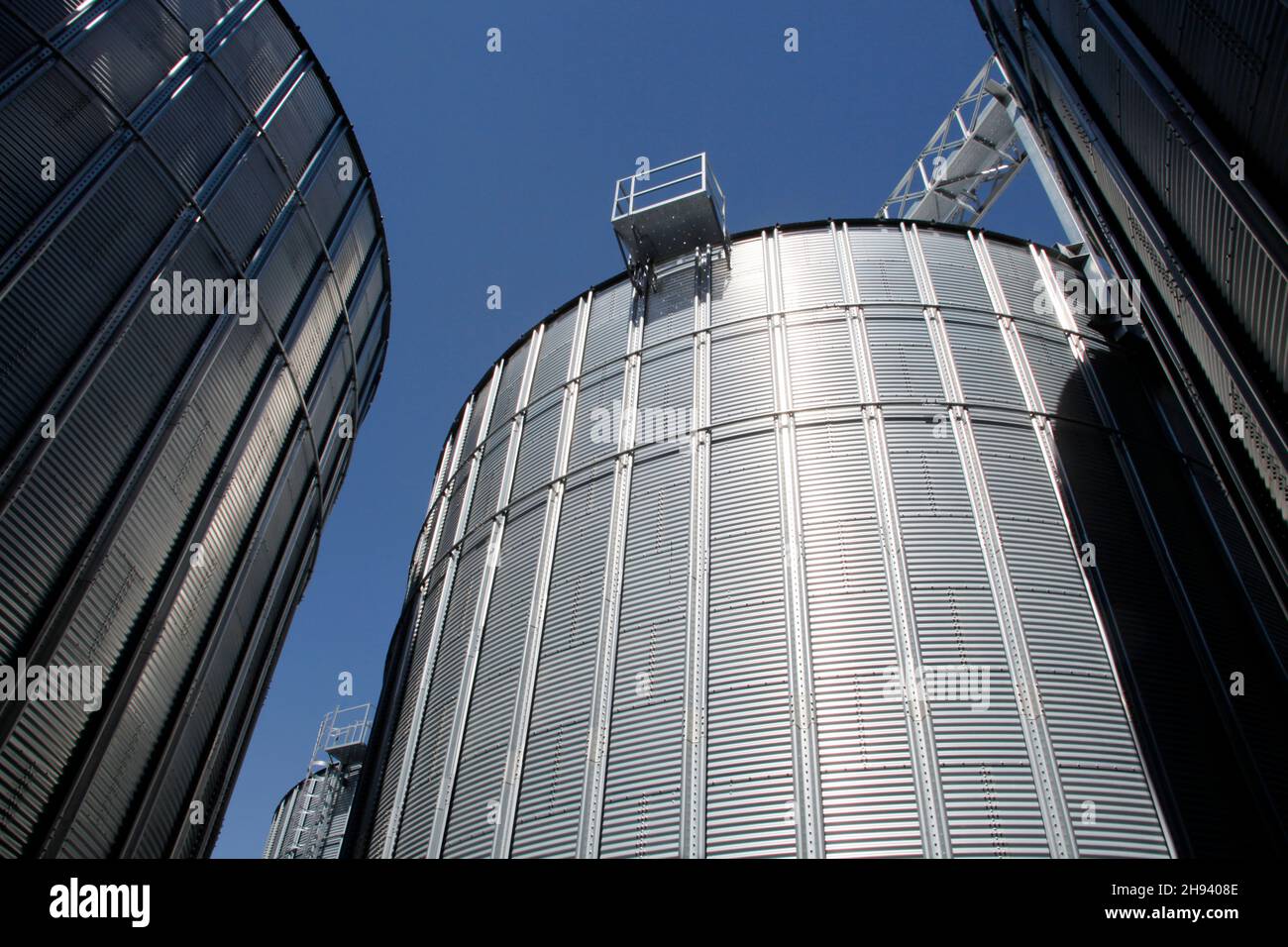 Stainless steel grain silos. Agriculture Stock Photo - Alamy