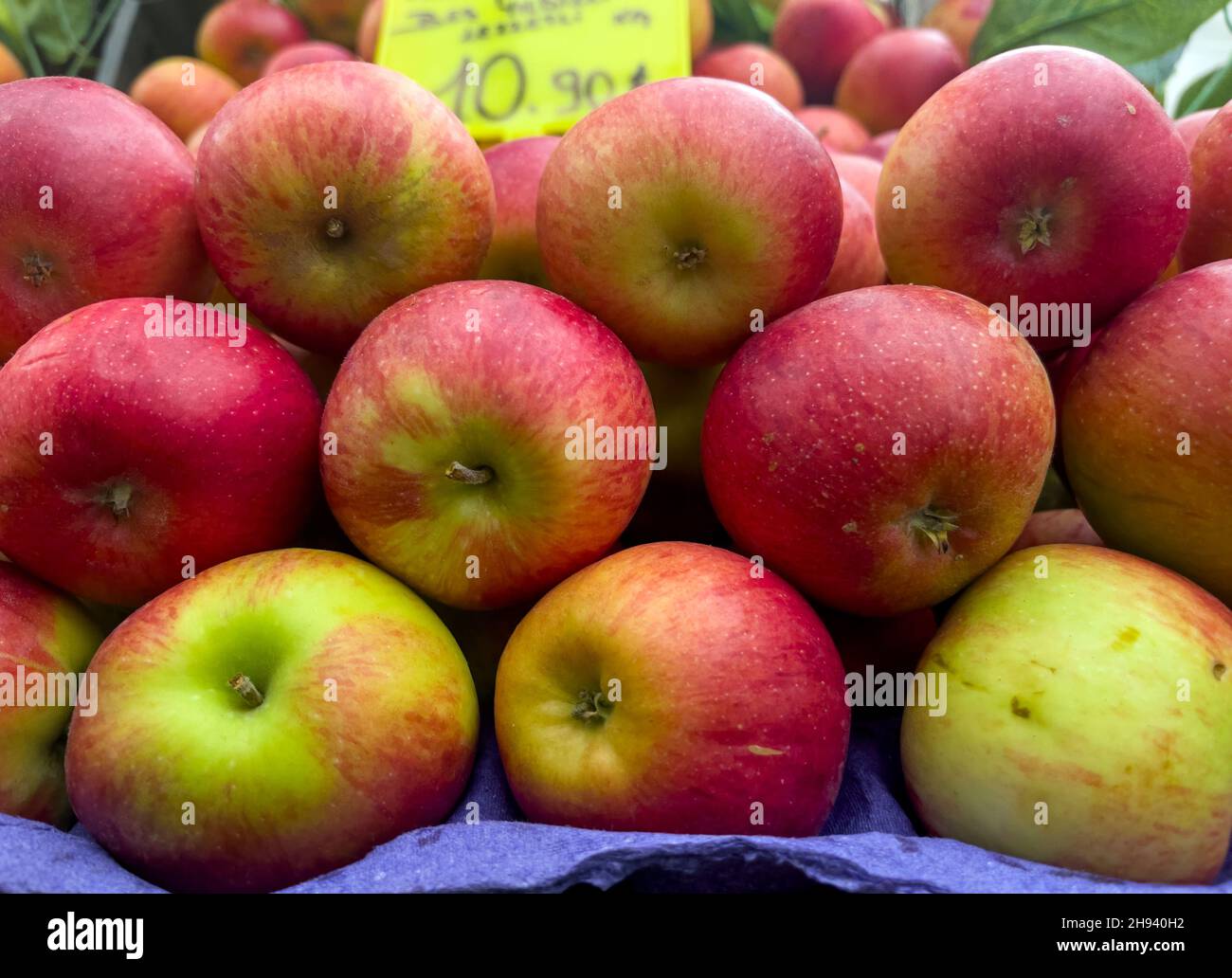 Delicious Organic and Healthy Red Fruit Apple Stock Photo - Alamy