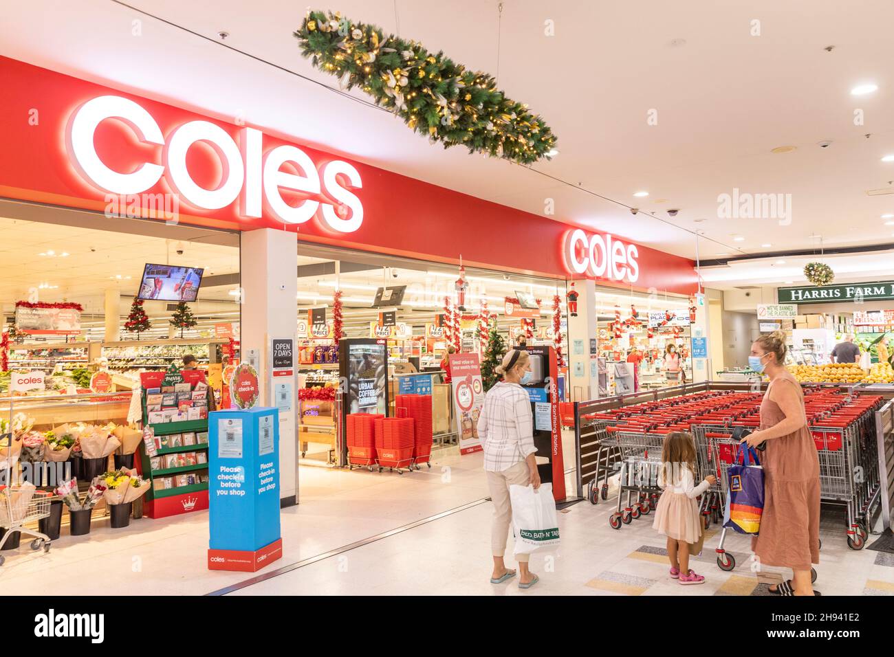 Coles supermarket entrance hi-res stock photography and images - Alamy