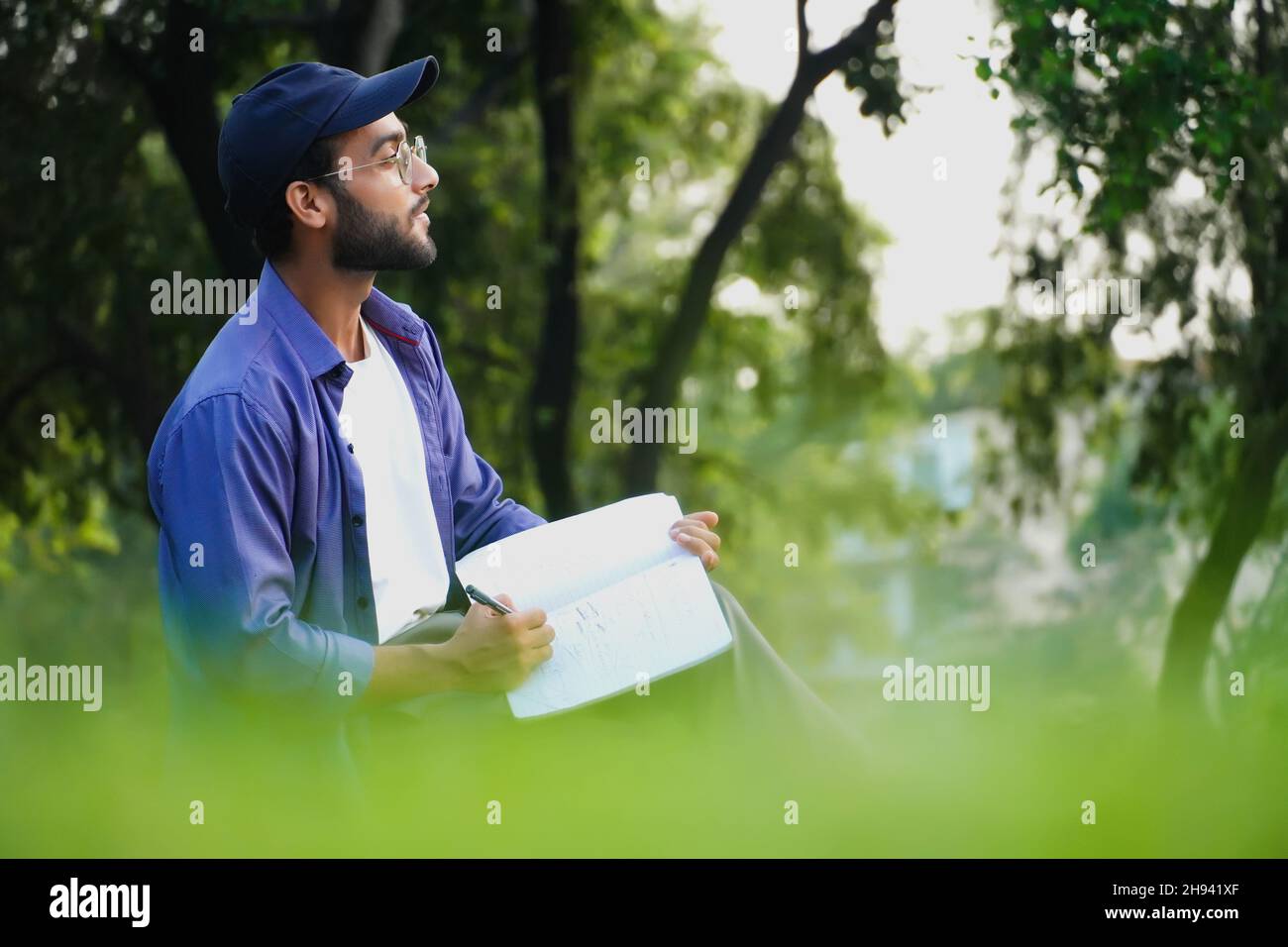 Writing a book student hi-res stock photography and images - Alamy