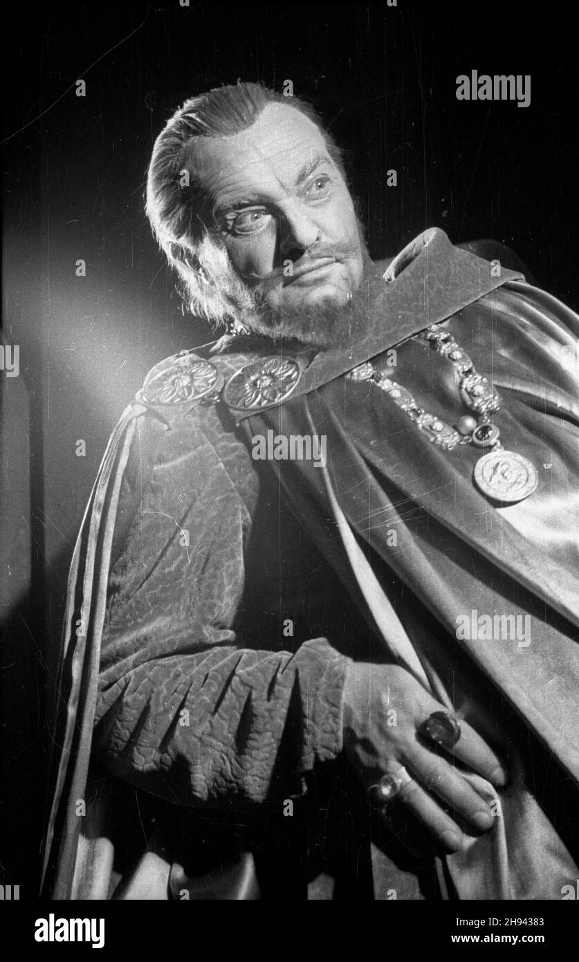Hamlet claudius Black and White Stock Photos & Images - Alamy