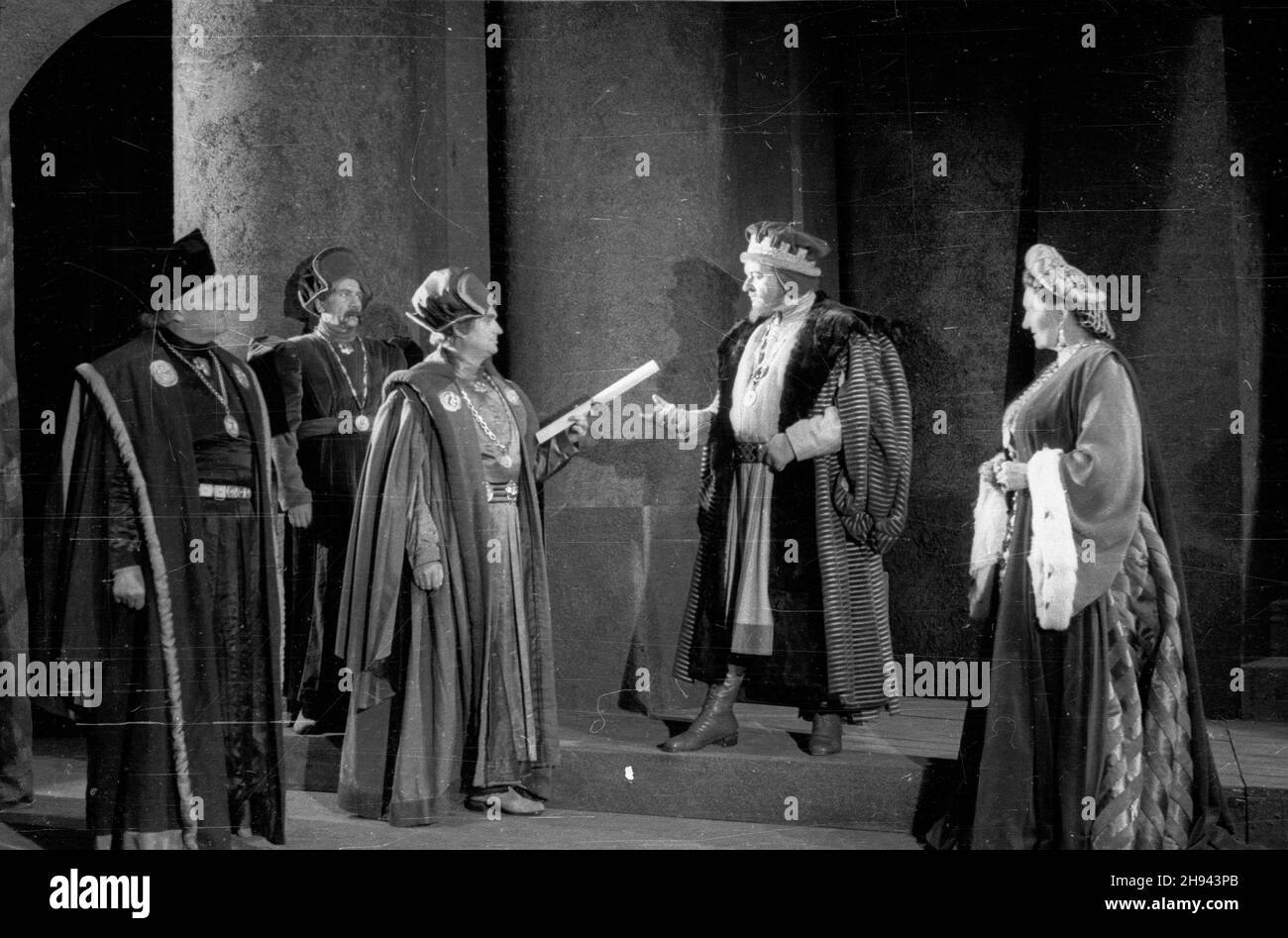 Hamlet claudius Black and White Stock Photos & Images - Alamy