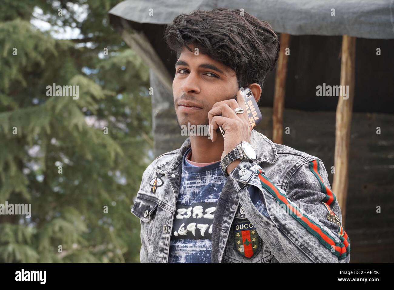 Office phone call indian hi-res stock photography and images - Alamy