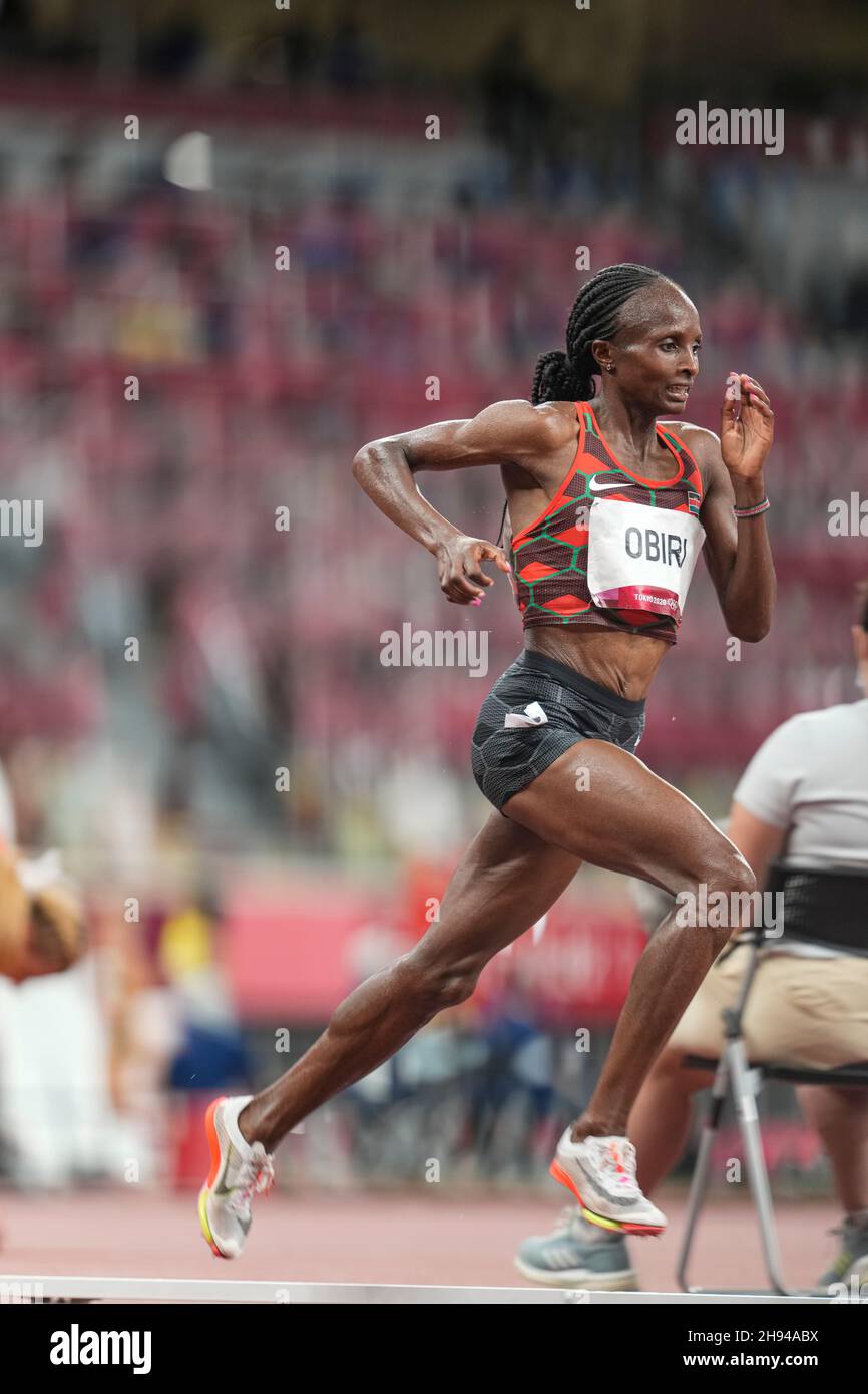 Hellen Obiri competing in the 10,000 meters of the 2020 Tokyo Olympics ...