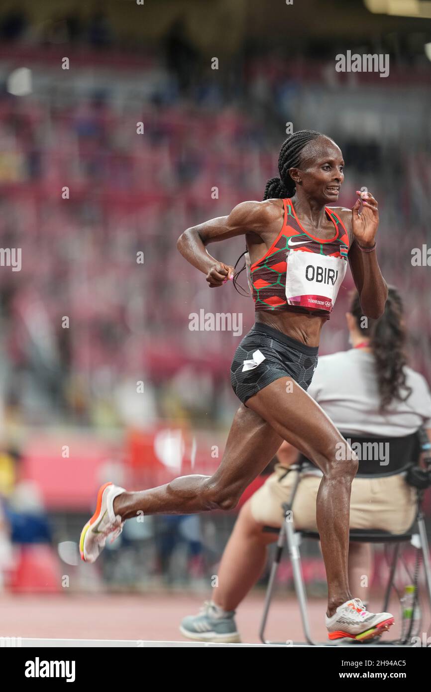 Hellen Obiri competing in the 10,000 meters of the 2020 Tokyo Olympics ...