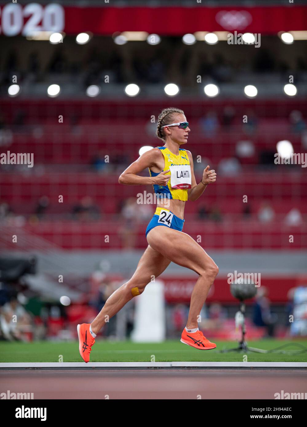 Sarah Lahti competing in the 10,000 meters of the 2020 Tokyo Olympics ...
