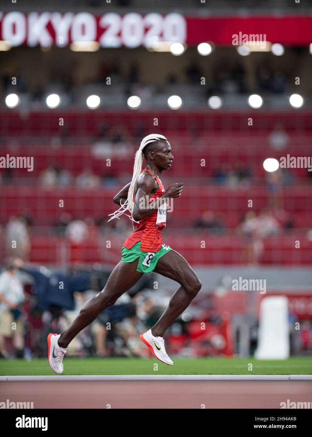 Francine Niyonsaba competing in the 10,000 meters of the 2020 Tokyo ...
