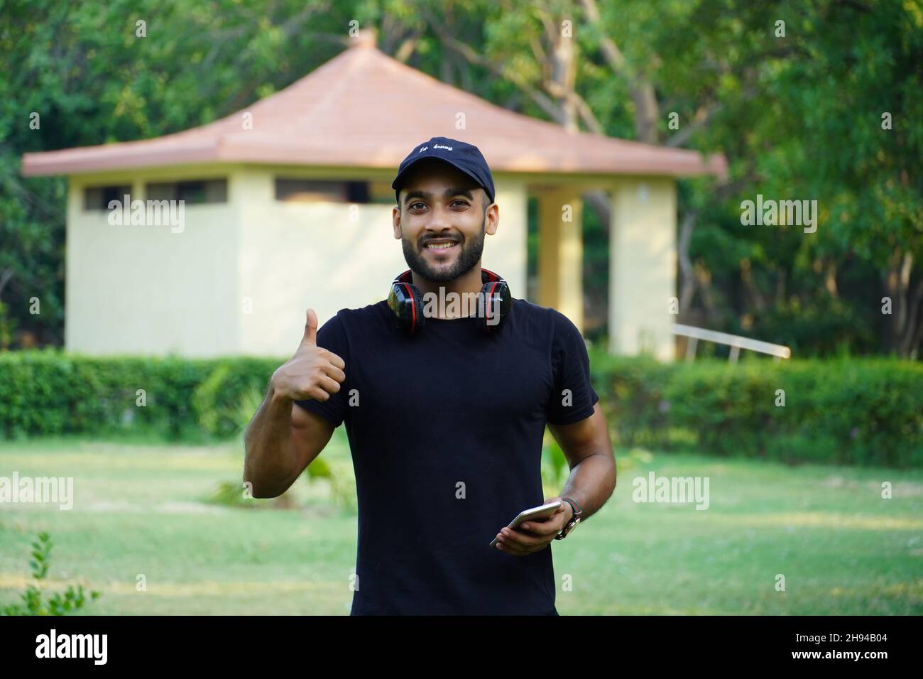 Black guy showing thumbs up hi-res stock photography and images - Alamy