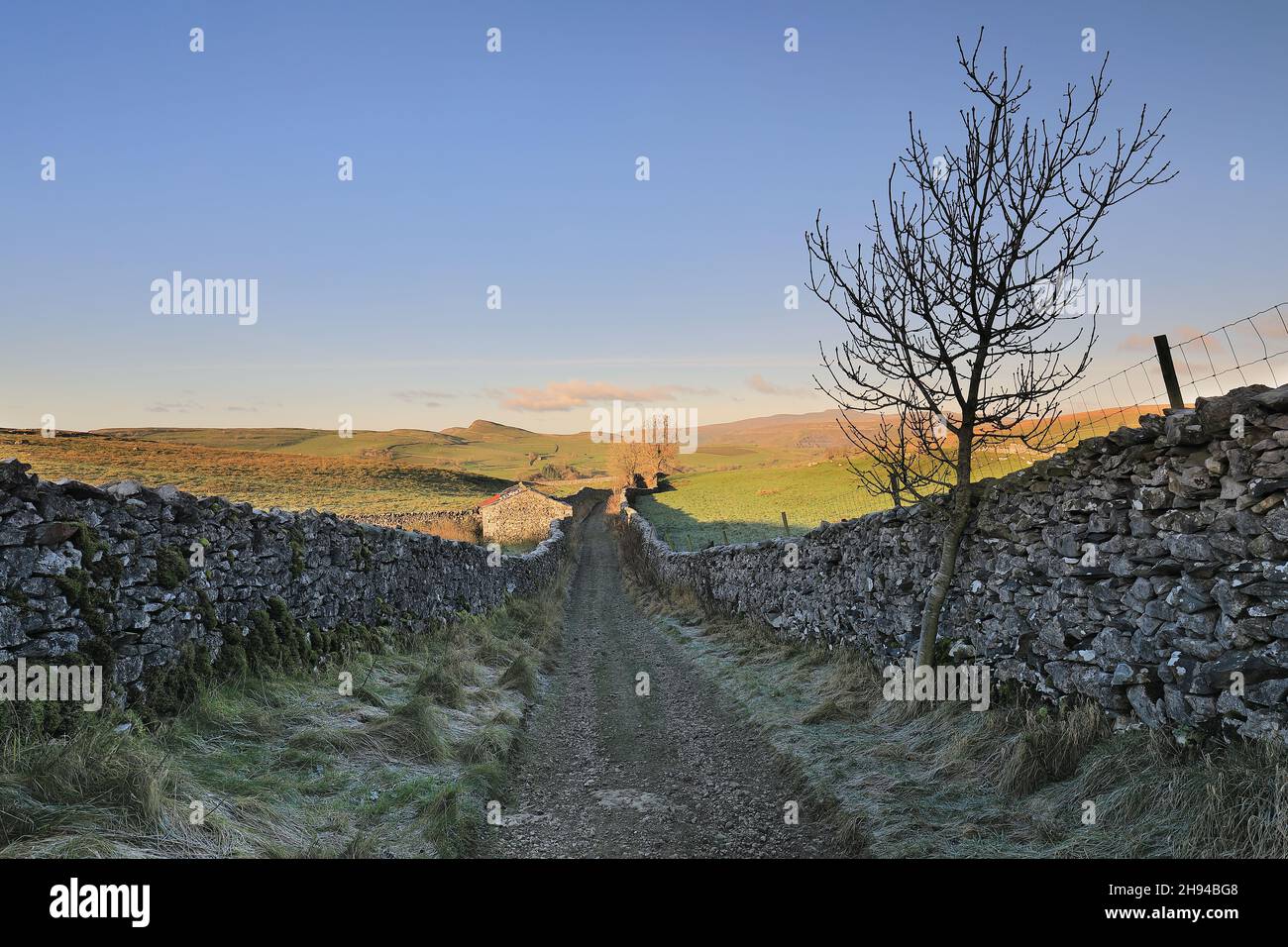 The view towards Smearsett Scar from Goat Scar Lane, above the village ...