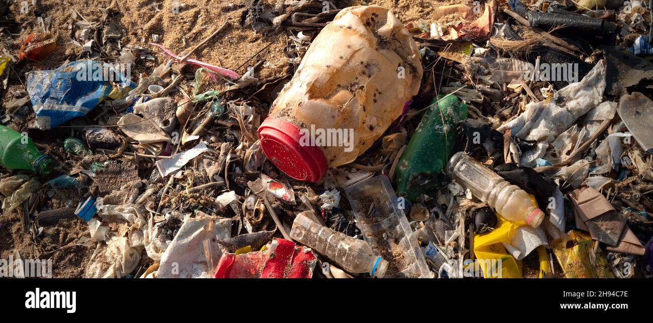 Beach of Sri Lanka is polluted with garbage Stock Photo - Alamy