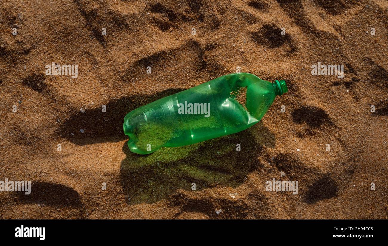 Beach of Sri Lanka is polluted with garbage Stock Photo - Alamy