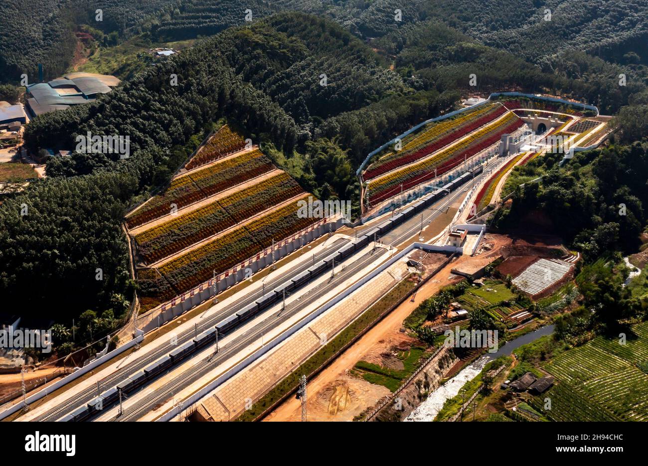 China yunnan mengla train hi-res stock photography and images - Alamy