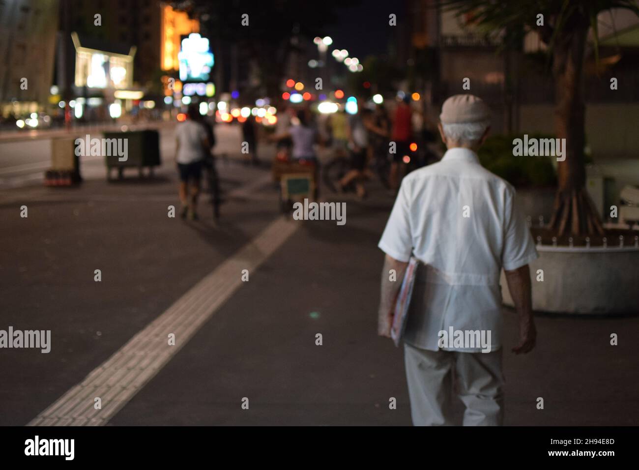 Man walking home after work hi-res stock photography and images - Alamy