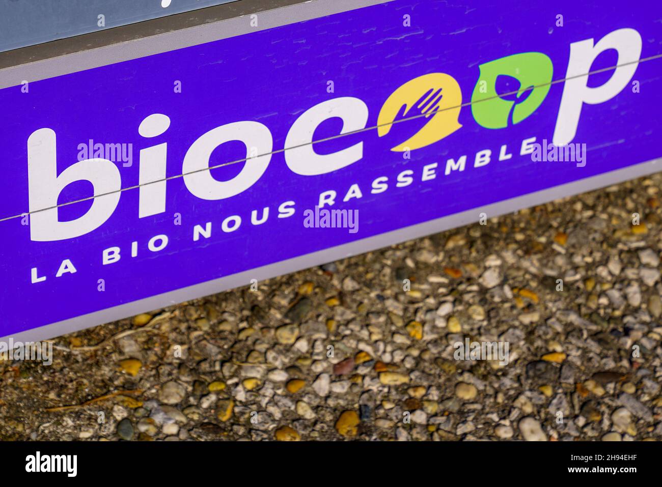 Bordeaux , Aquitaine France - 10 25 2021 : Biocoop logo brand and text ...