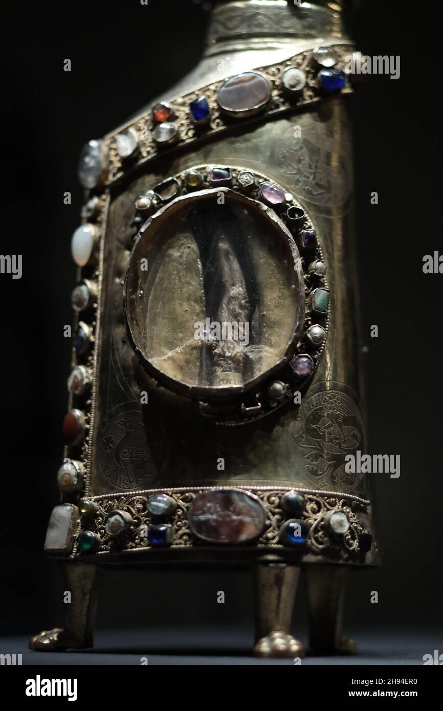 Halberstadt, Germany. 04th Dec, 2021. A relic with the mummified finger ...