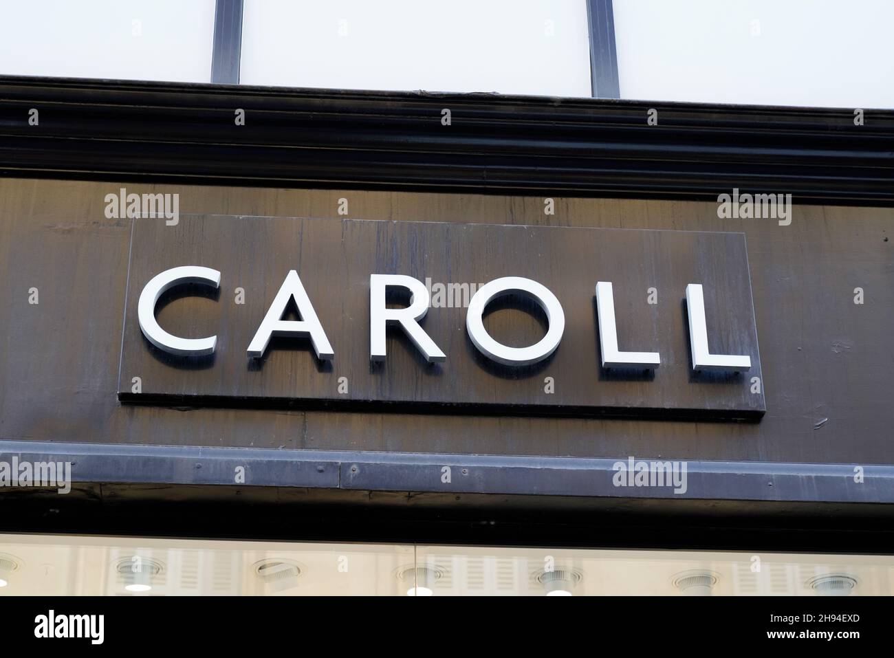 Bordeaux , Aquitaine France - 10 25 2021 : Caroll sign logo and brand ...