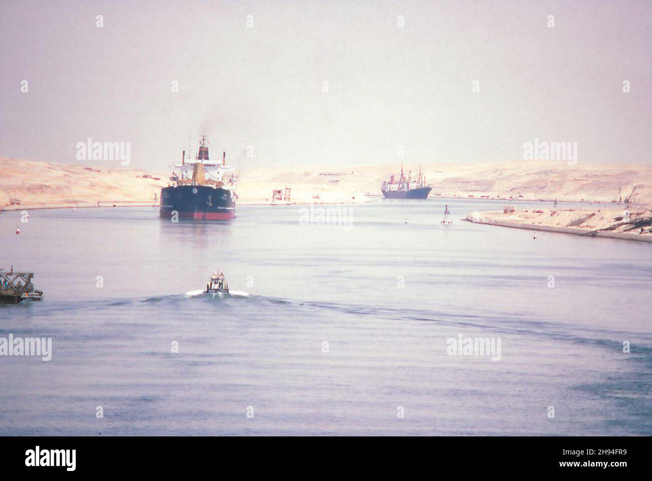 Suez Canal - ships in transit, September 1978 Stock Photo - Alamy