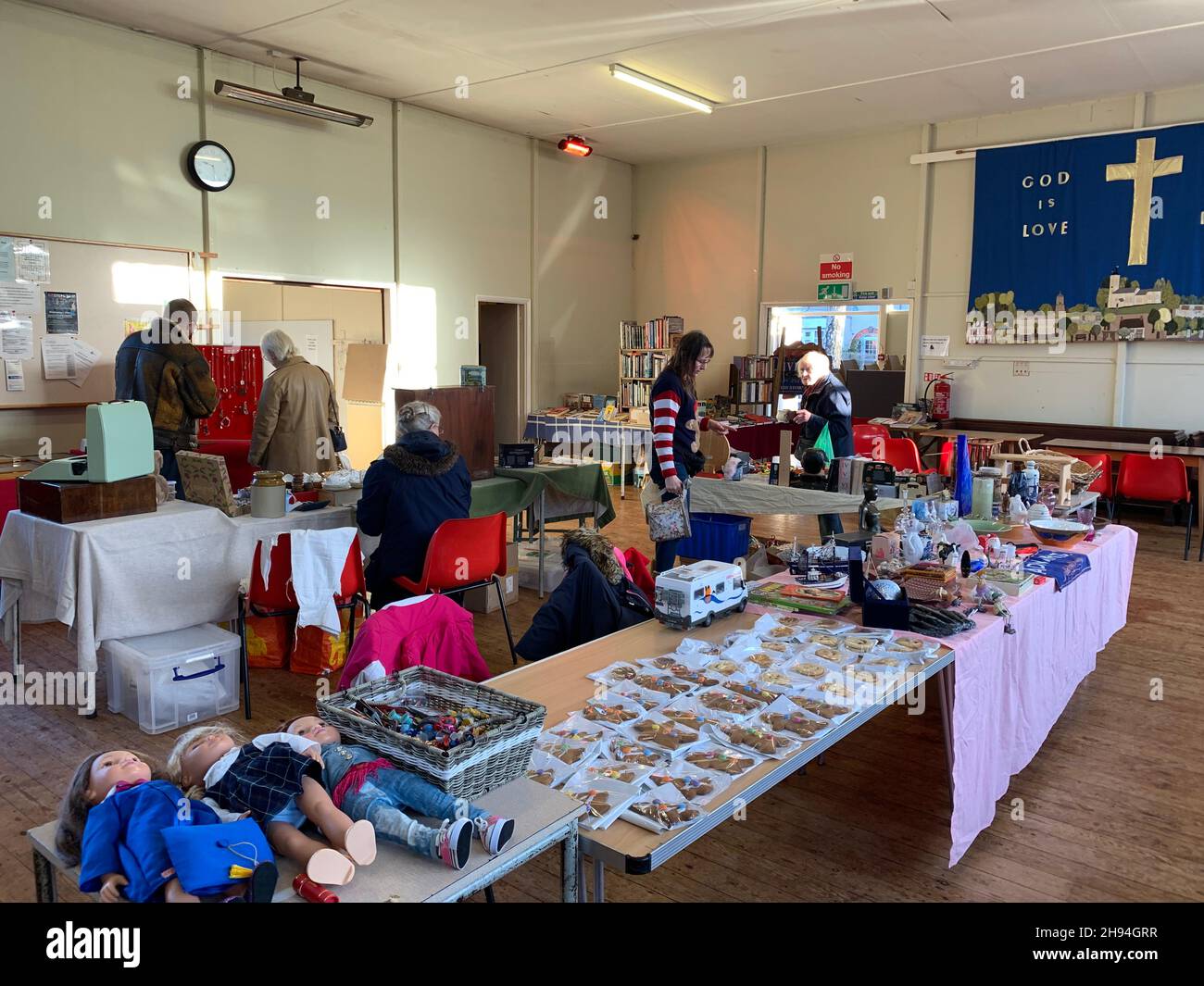 antique market Northampton UK tables antiques cross god Jesus church ...