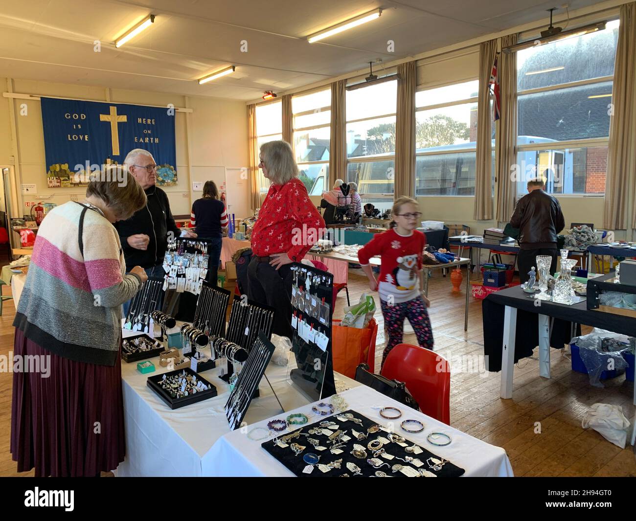 antique market Northampton UK sell buy gold silver racks display tables ...