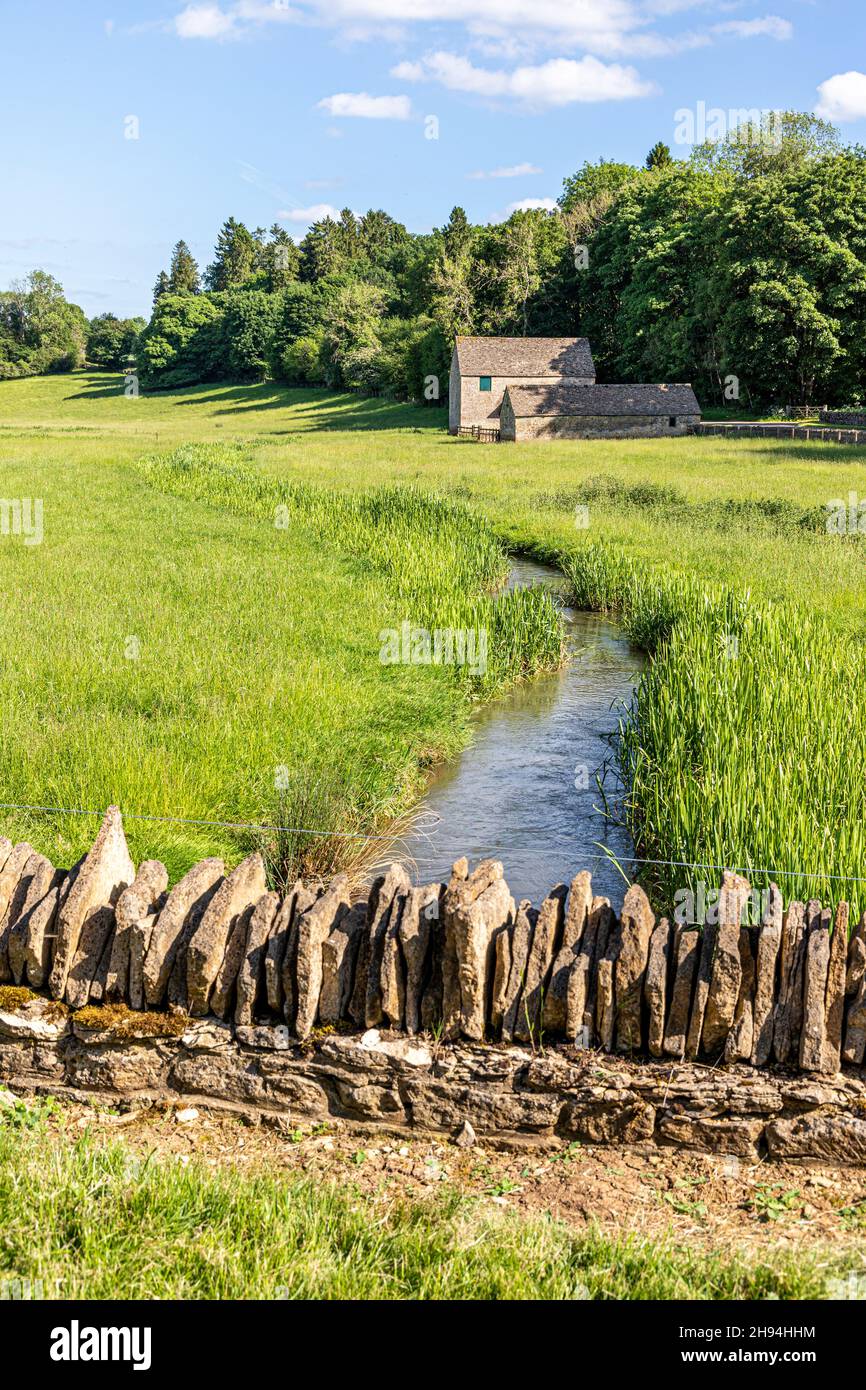 English barns hi-res stock photography and images - Alamy