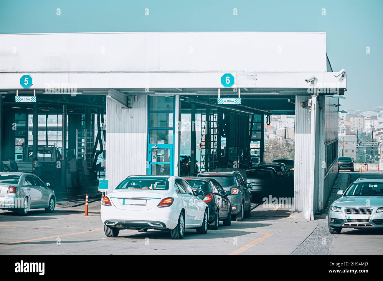 Car line up hi-res stock photography and images - Alamy