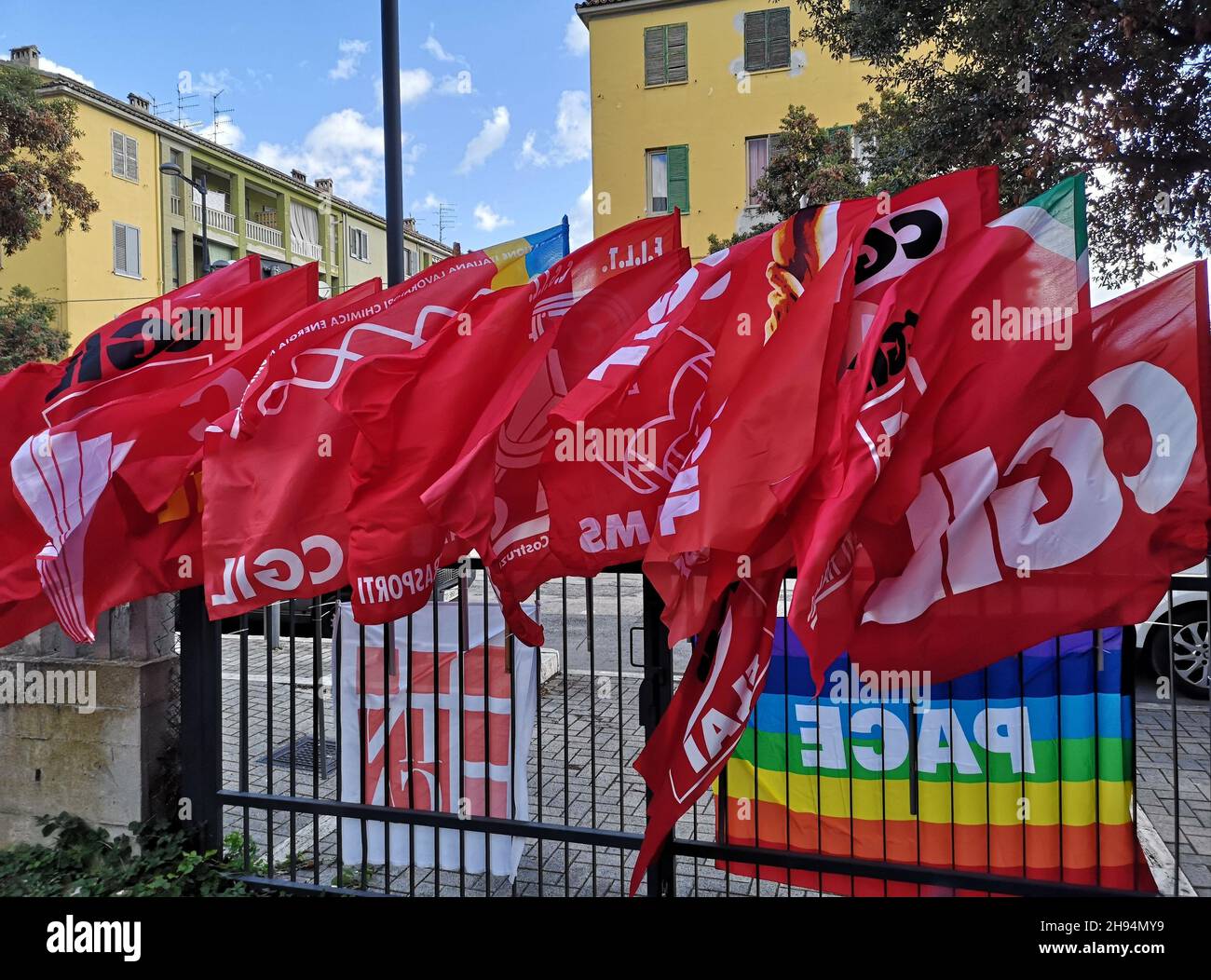 General confederation of labour italy hi-res stock photography and ...